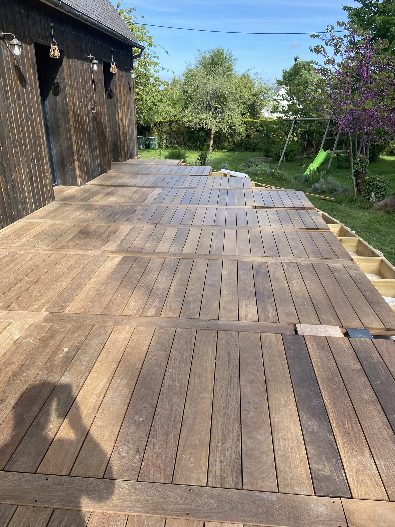 Terrasse arrondie et surélevée à Dinan - BOA - Bretagne Outdoor ...